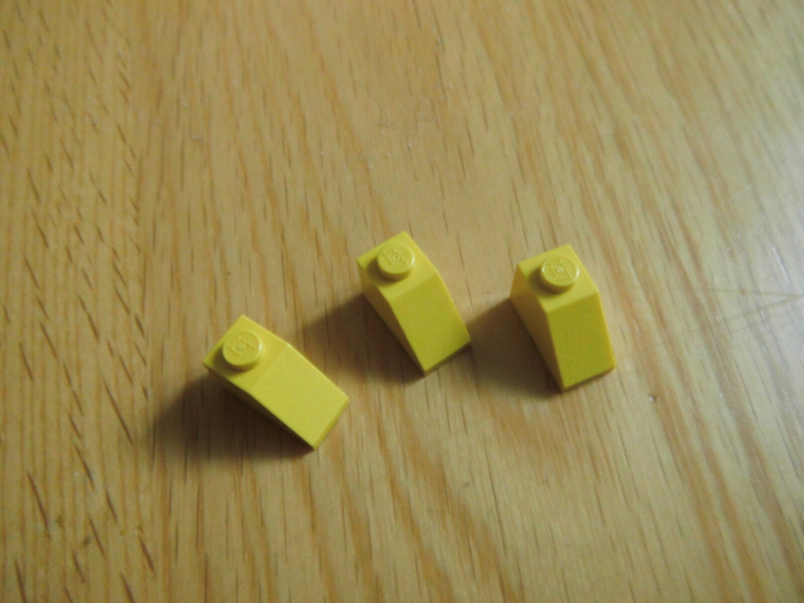 Lego 3 x 3040b Slope Brick 45 2 x 1 Yellow (304024 4121965) | eBay UK