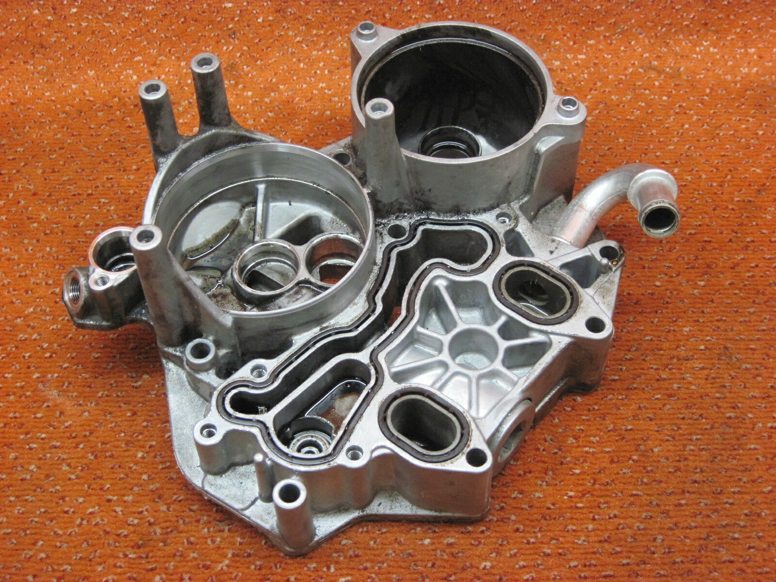 059115397AB oil filter holder oil filter flanges 3.0 V6 TDI CATA Audi ...