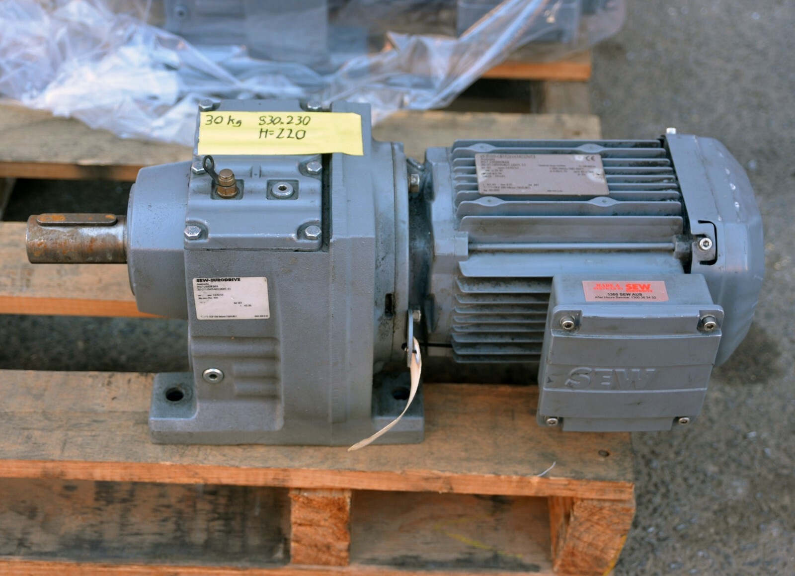 SEW EURODRIVE Gear Motor R57 DRE80M4 0.75kW 3 PHASE Gearbox 1435/33 ...