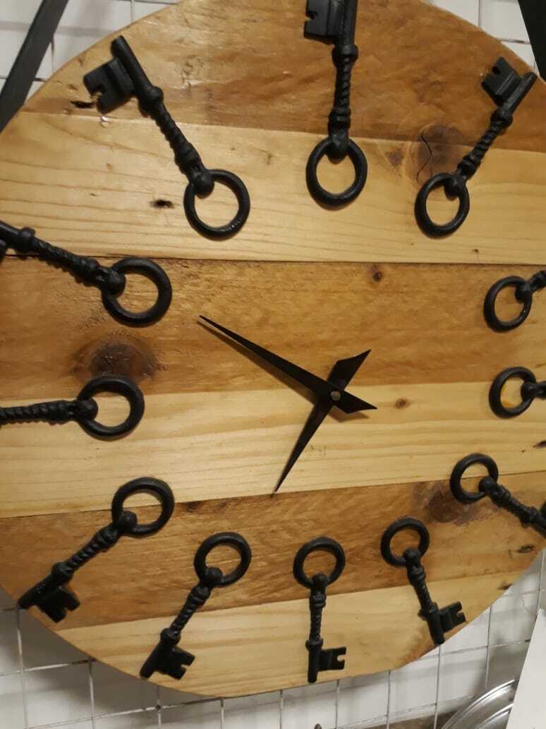 Natural Wood Iron Keys Sculpture Farmhouse Indoor Home Art Deco Round ...