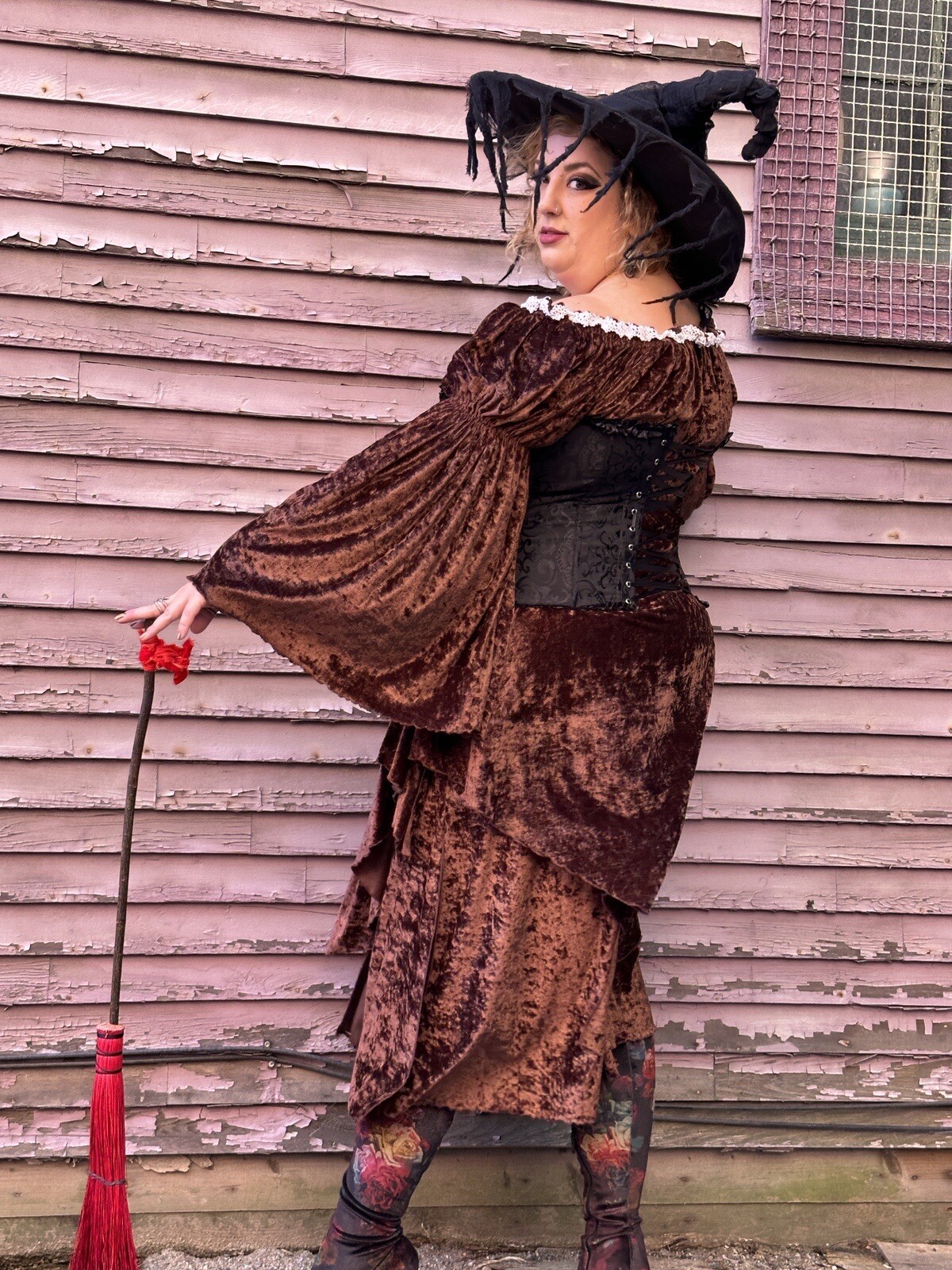 Brown velvet Renaissance dress-boss Wench-cosplay-medieval-witch ...