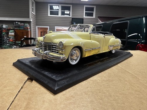 Anson 1947 Cadillac Series 62 Convertible 1:18 Scale Metal Diecast ...