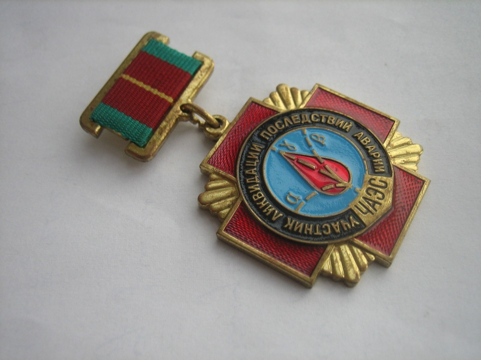 ORIGINAL CHERNOBYL LIQUIDATOR MEDAL Award Cross Badge Ukraine Nuclear ...