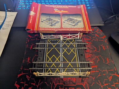 OO Gauge Hornby R636 Double Track Level Crossing traditional gates only ...