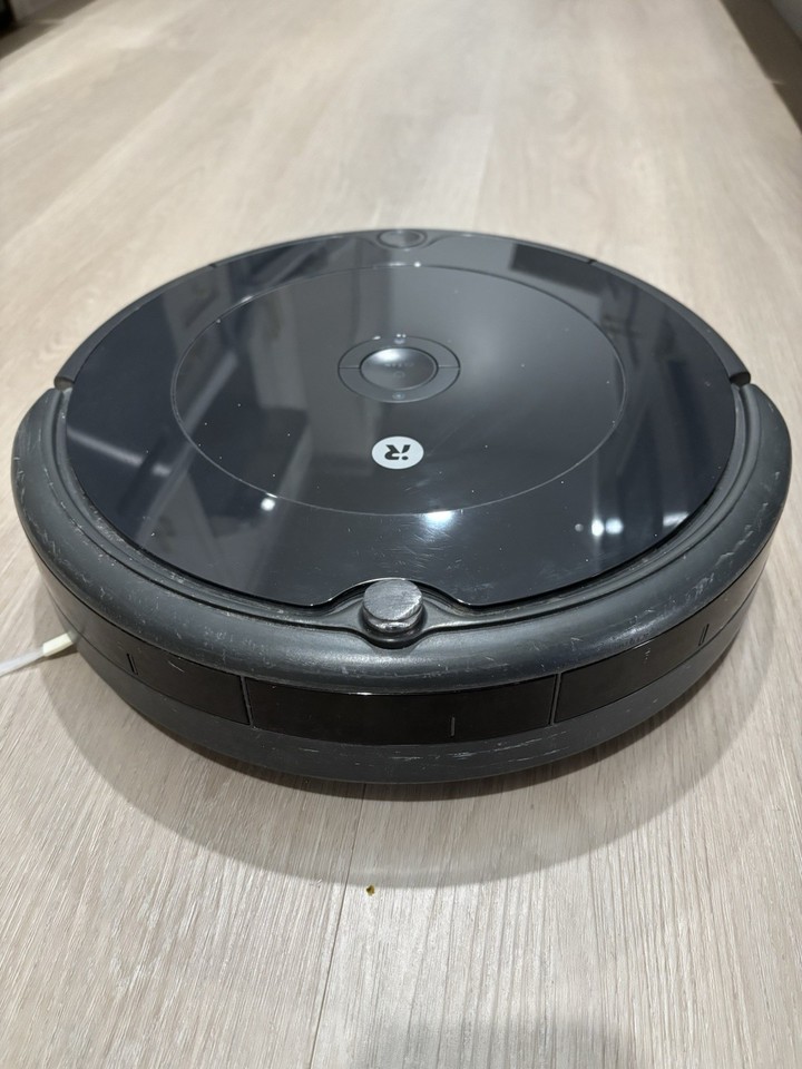 iRobot Roomba 694 600 SERIES Robotic Vacuum Cleaner w/ charger | eBay
