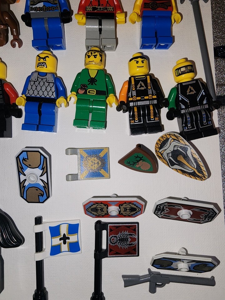 Lego Castle and vintage Lot Mini Figure + Shields and more !!!! | eBay