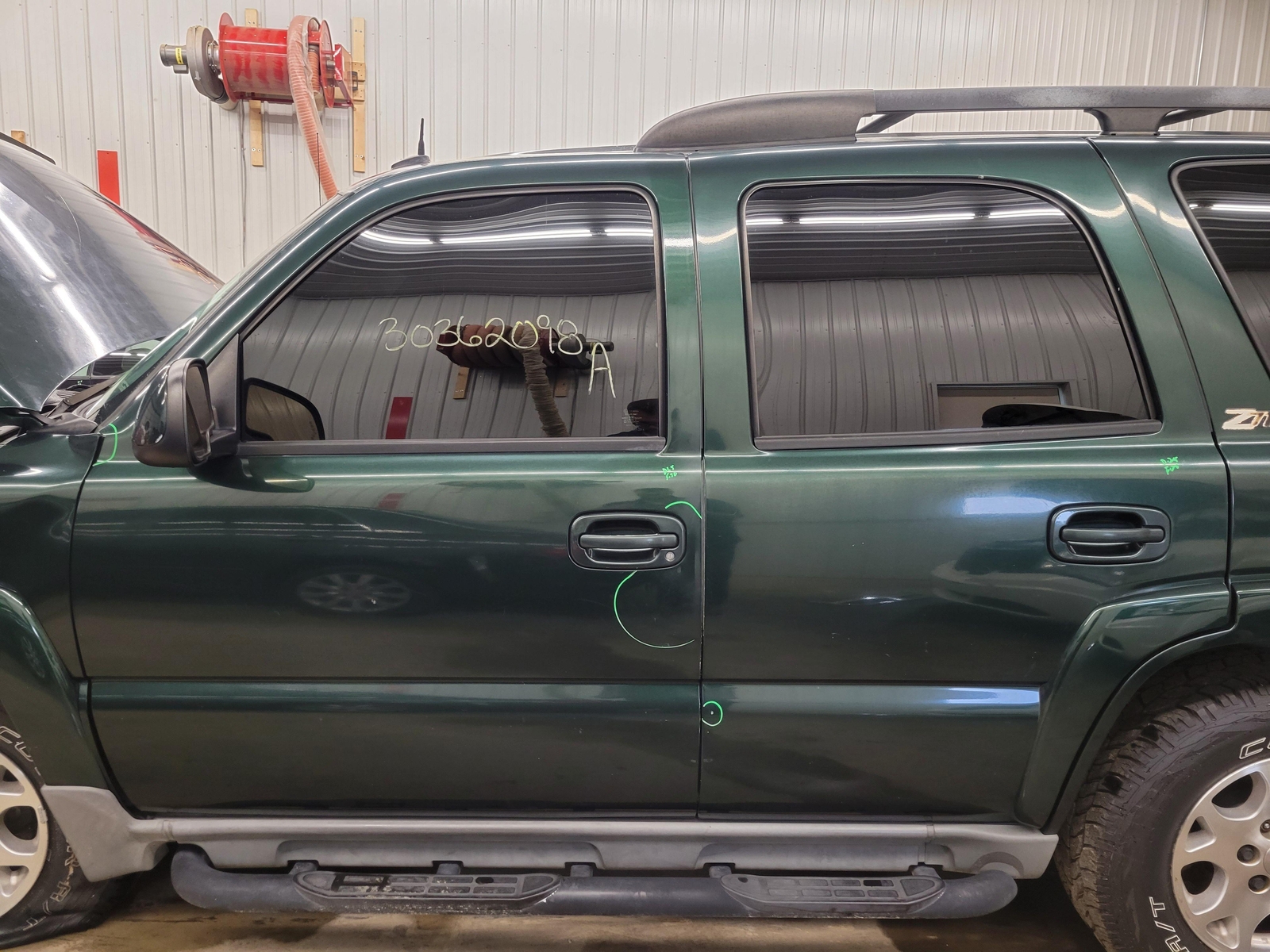 00-06 CHEVY TAHOE DRIVER LEFT REAR SIDE DOOR ASSY MEDIUM GREEN PAINT ...