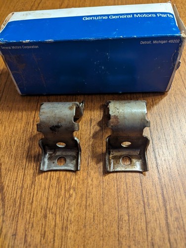 GM NOS #406887 70-84 FRONT SWAY BAR BRACKET PAIR NOVA CAMARO CHEVELLE ...