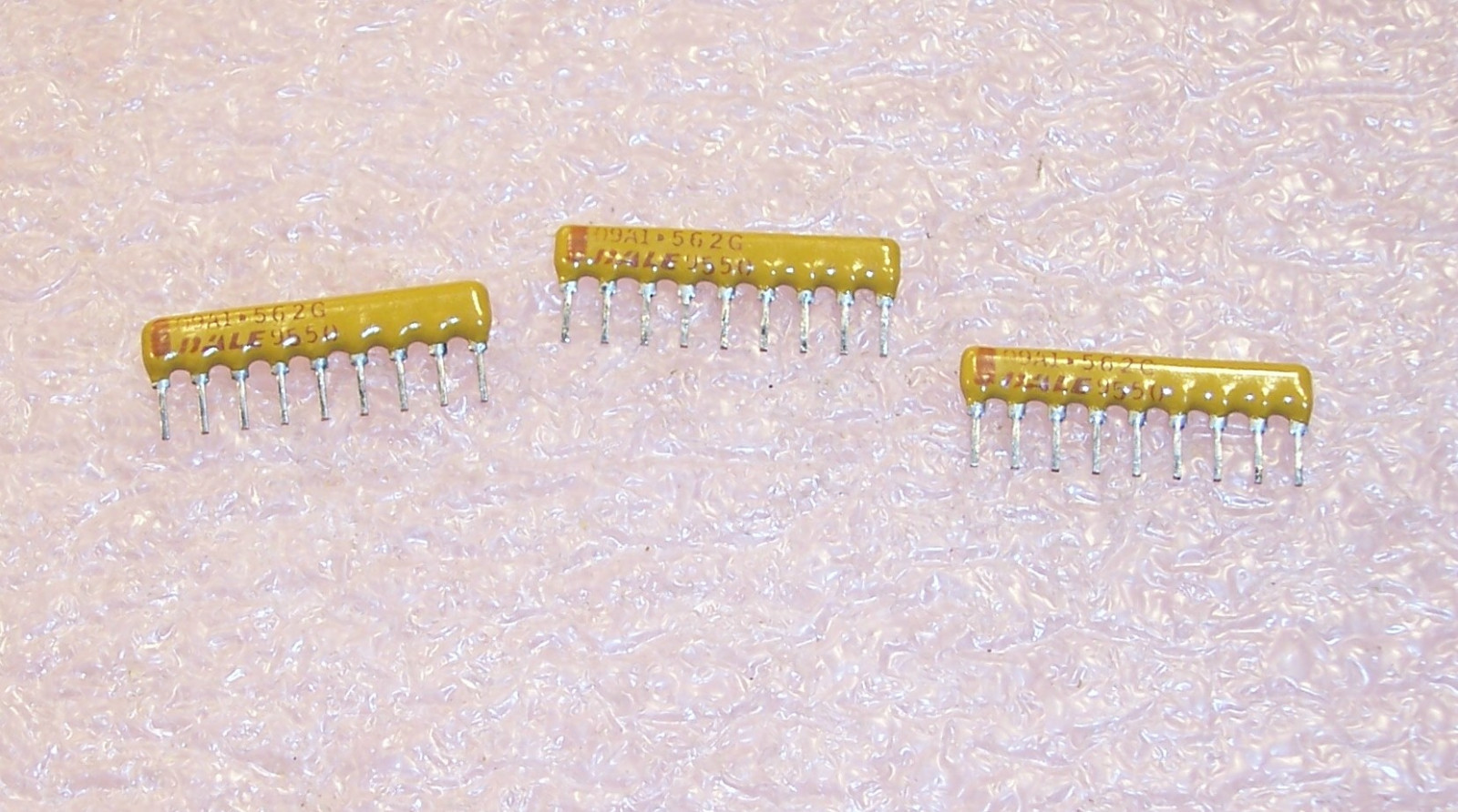 QTY (100) 5.6K Ohm 2% 9 PIN SIP BUSSED RESISTOR NETWORKS CSC09A01-562G ...