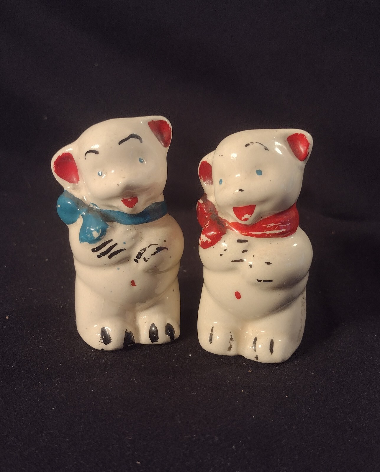 Pair Of Vintage Shawnee Bear Salt and Pepper Shakers W Red & Blue Neck ...