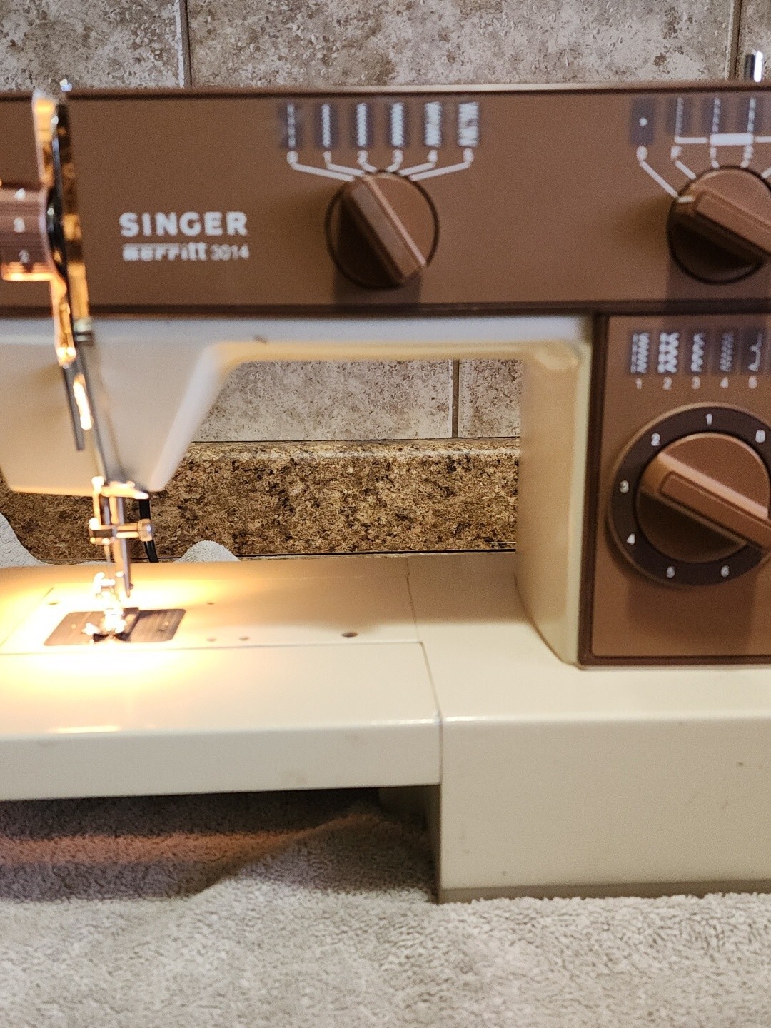 Singer Merritt 3014 Sewing Machine Zig Zag with Foot Pedal Lightly ...