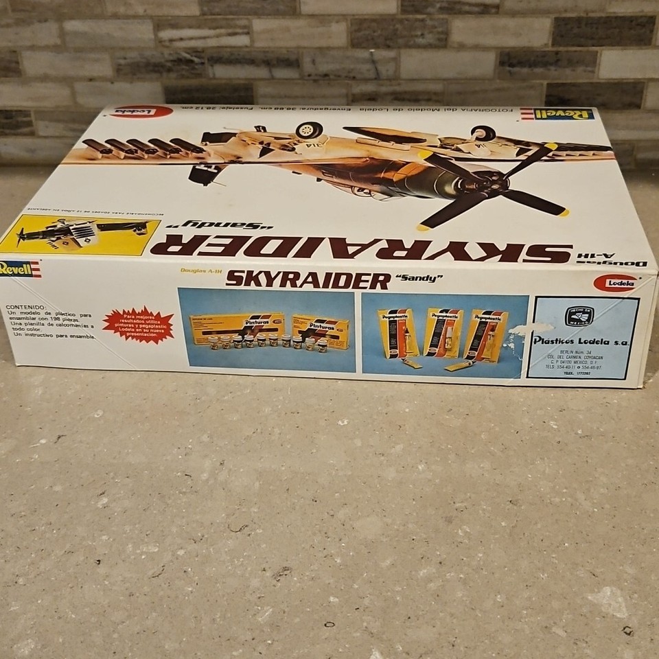 VTG 1973 Revell Lodela 1/40 Douglas A-1H Skyraider SANDY Model Kit H ...