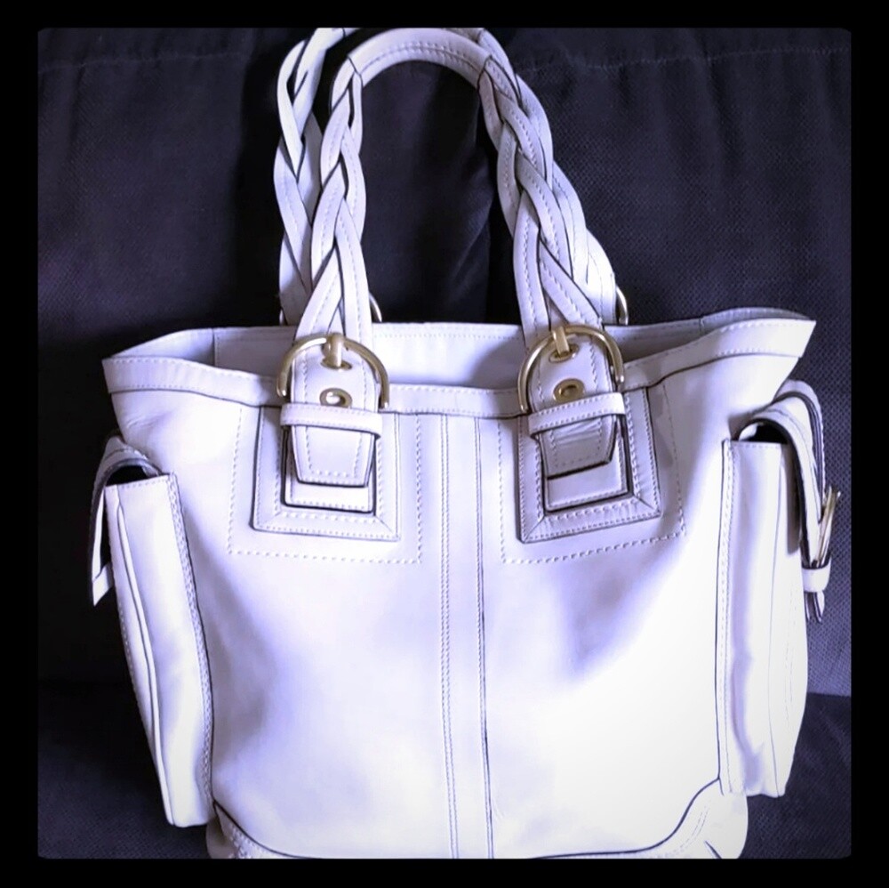 Authentic Coach cream boho tote - Gem