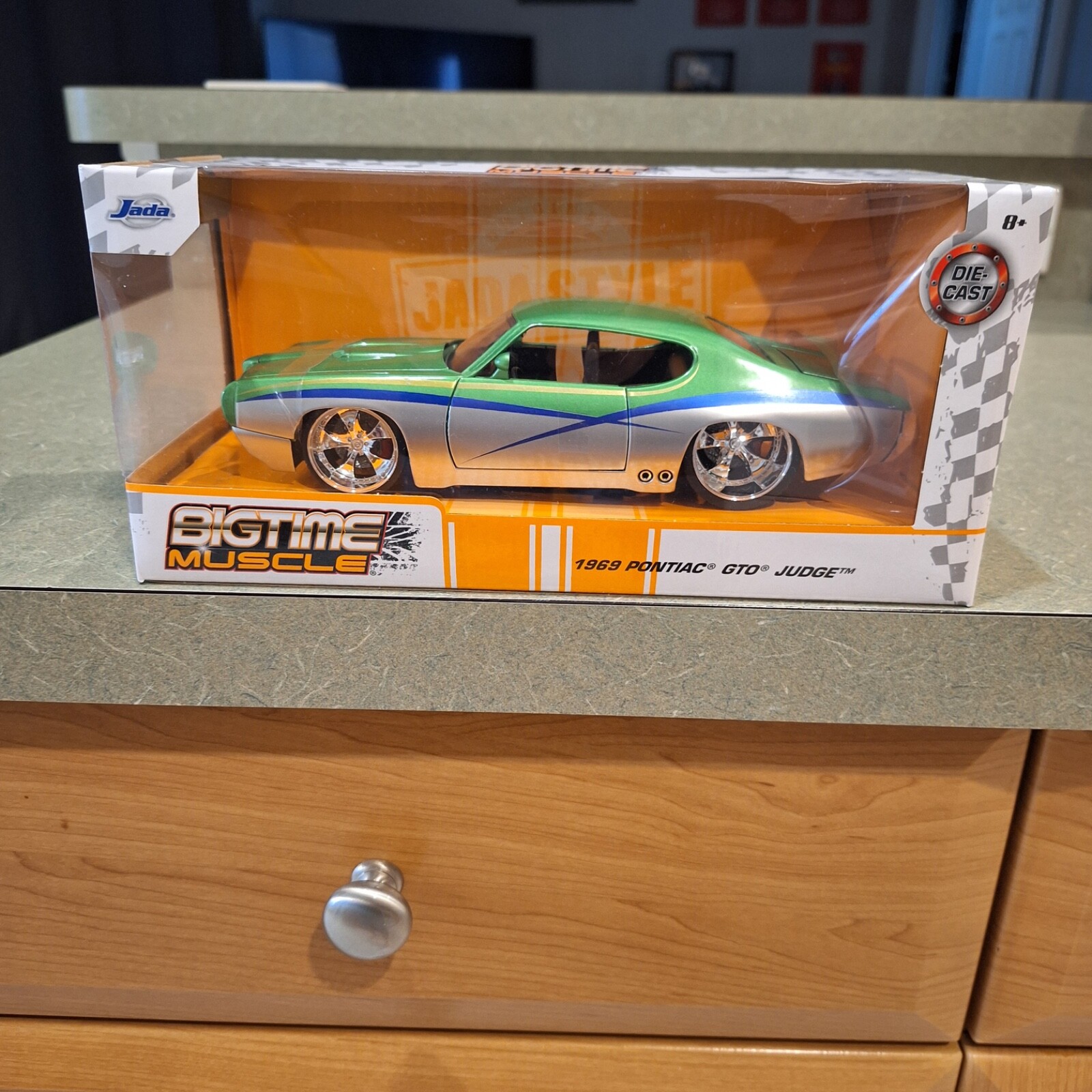 1969 PONTIAC GTO JUDGE GREEN & SILVER 1/24 DIECAST MODEL CAR BY JADA ...