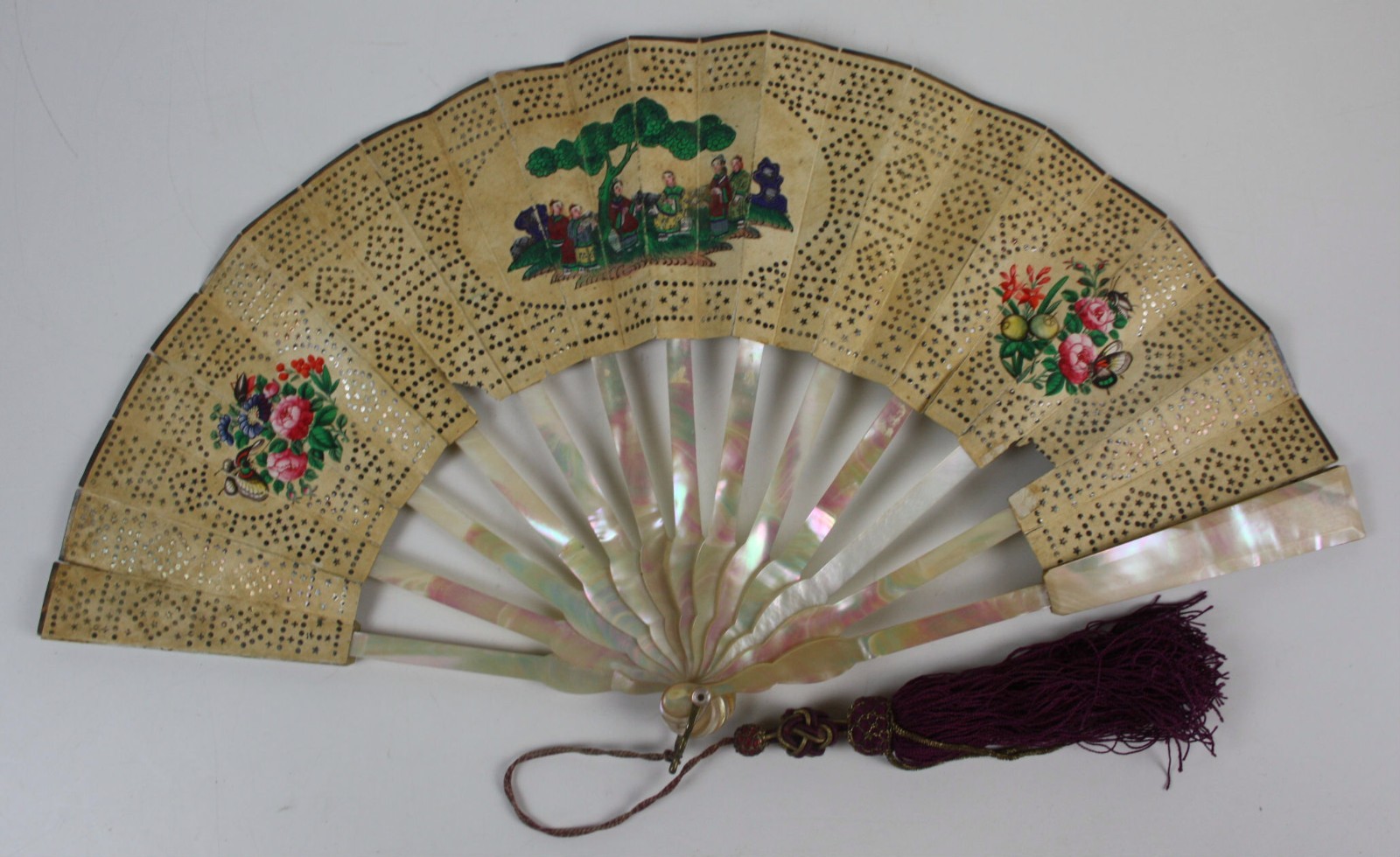 AB-146. FAN. STICKS NACRE. PAPER WITH CARVED FACES. HAND PAINTED. 19TH ...