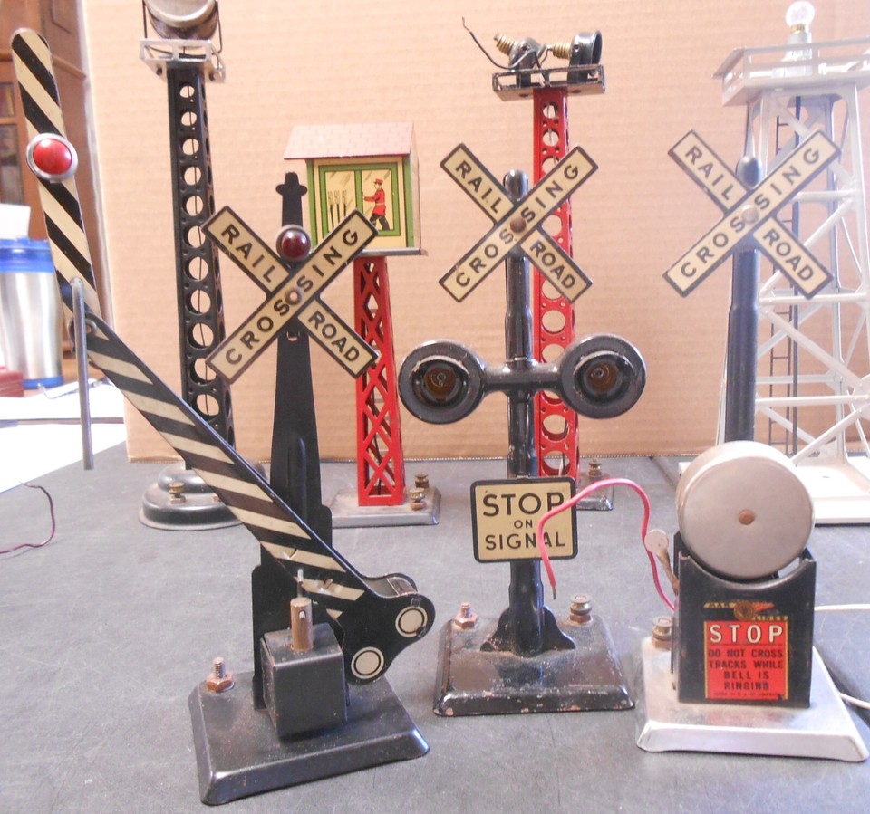 Group Of 8 Vintage Marx And Lionel Train Lights & Railroad Crossing ...