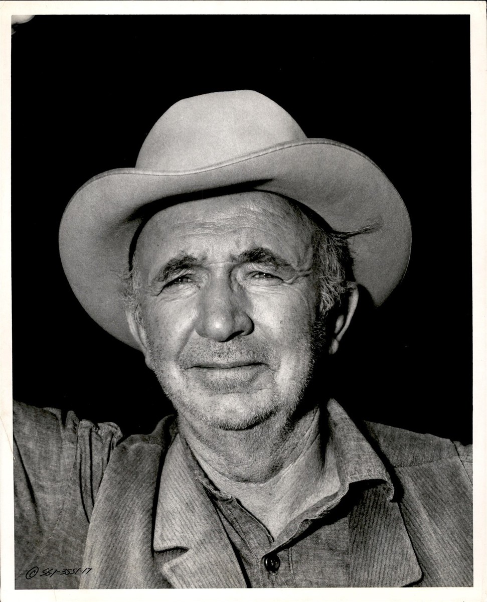 Portrait Walter Brennan Movie Actor Walter Brennan The Cowboy And The