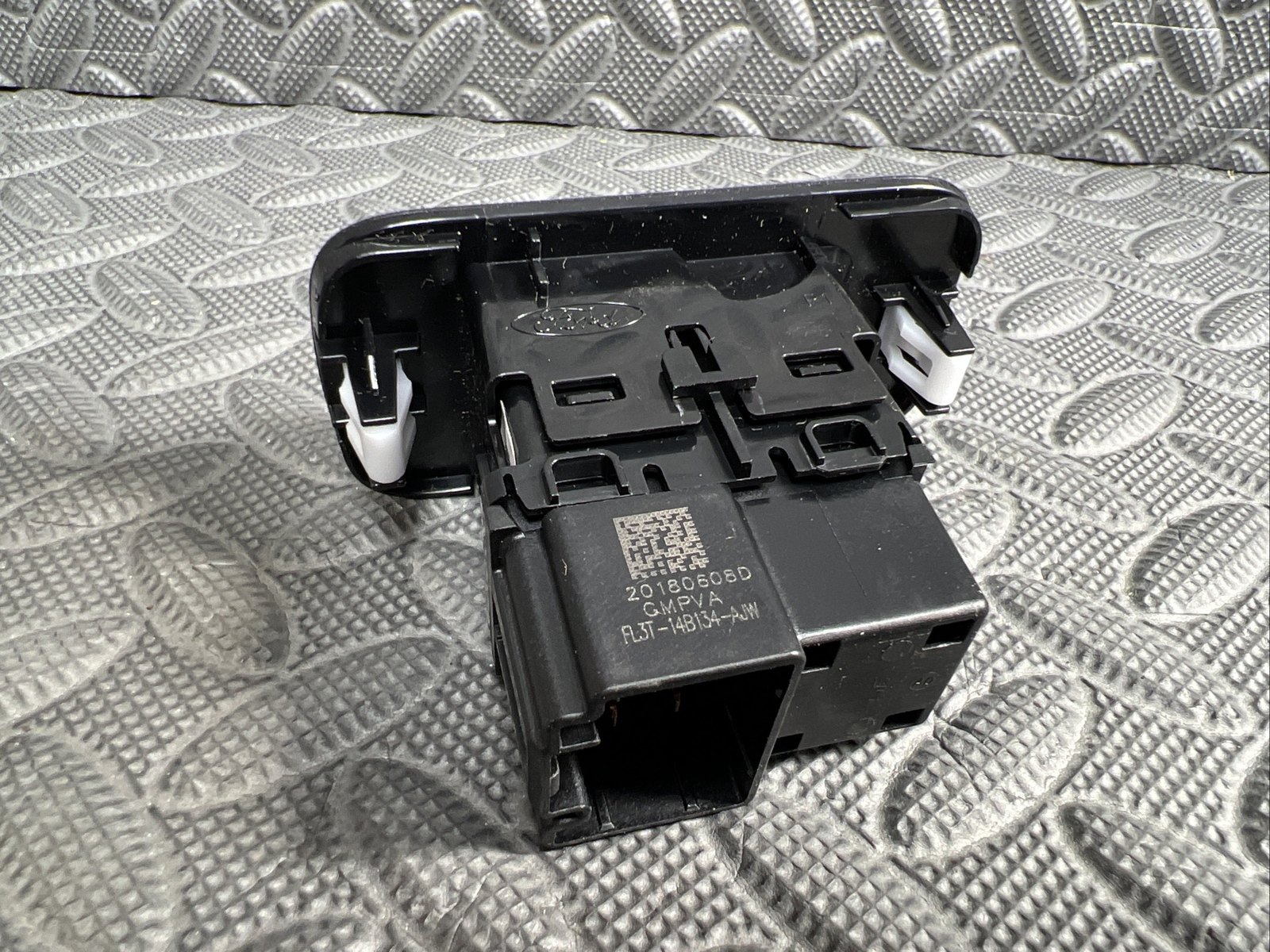 2015+-+2020+Ford+F150+Rear+Rh%2Flh+Side+Window+Switch+OEM+FL3B14A564A ...