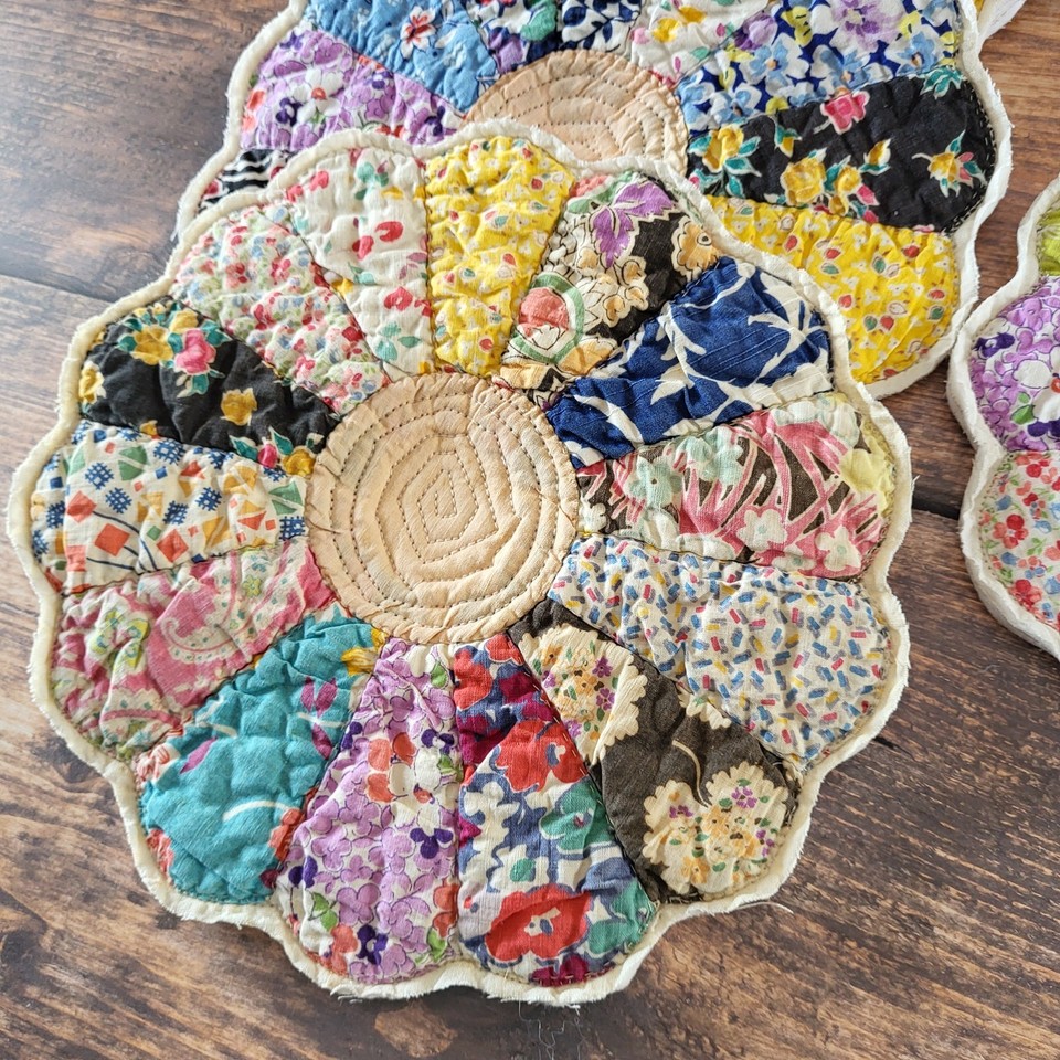 Dresden Plate Quilted Hot Pads- Vintage decor- Handmade Hot pads- Mug ...