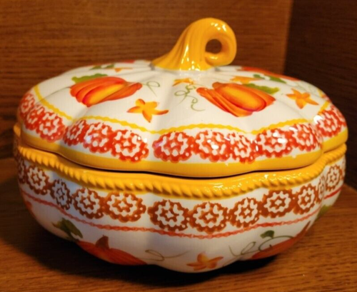TEMPTATIONS Covered Pumpkin Patch/Autumn-Themed Old World Baker 2QT KFI ...