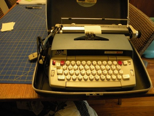 Smith-Corona Electra 120 typewriter w/case ribbon. Working beautifully ...