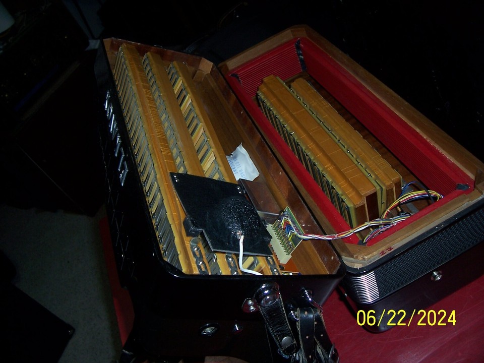 Elkavox Imperial 77 Accordion 3 and 5 reeds Electronic acoustic ...