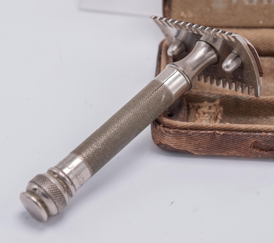 Rare 1918 Low J S/N - WWI US Army Gillette Khaki Razor Set - Missing ...