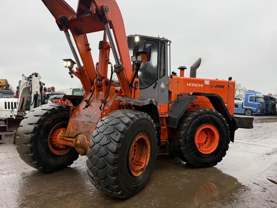 HITACHI LX 210E WHEELED LOADING SHOVEL YEAR 2005 | eBay UK