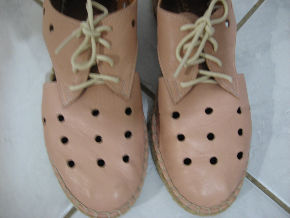 LE SANSA PINK LEATHER LACE UP HOLE PATTERN FLATS SIZE 40 | eBay Australia