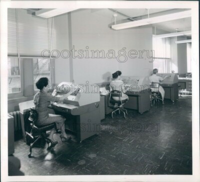 1957 Press Photo Women Using 1950s Bookkeeping Machines Merchants Bank ...