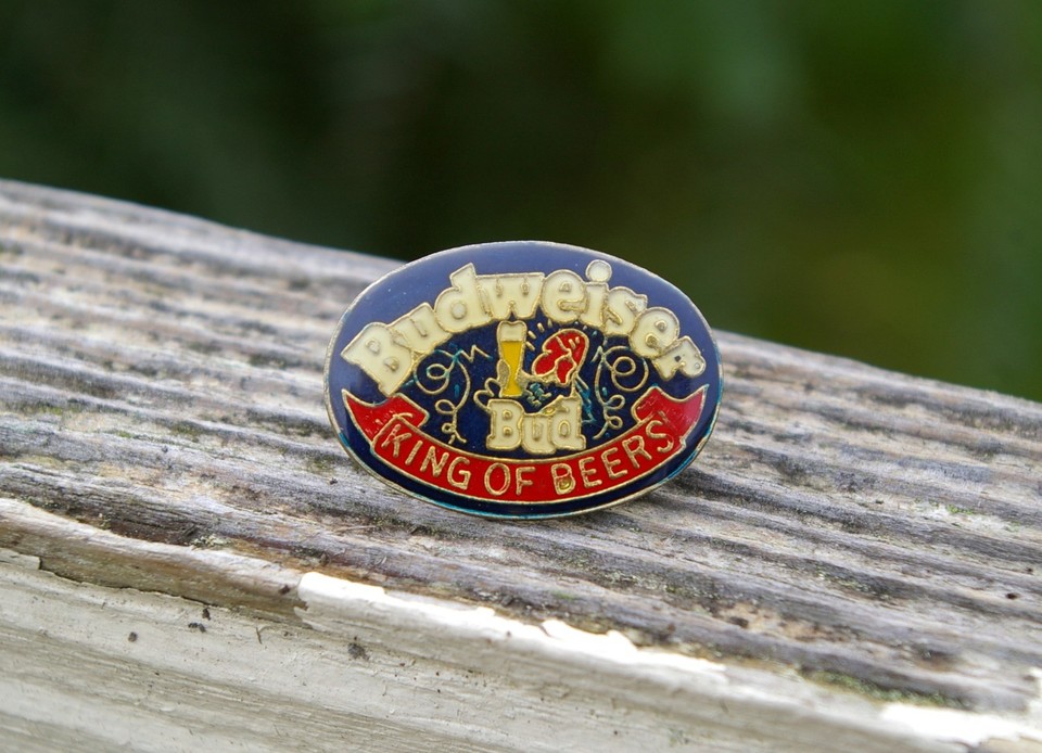 Budweiser Bud King of Beers Gold Tone Metal & Enamel Lapel Pin Pinback ...