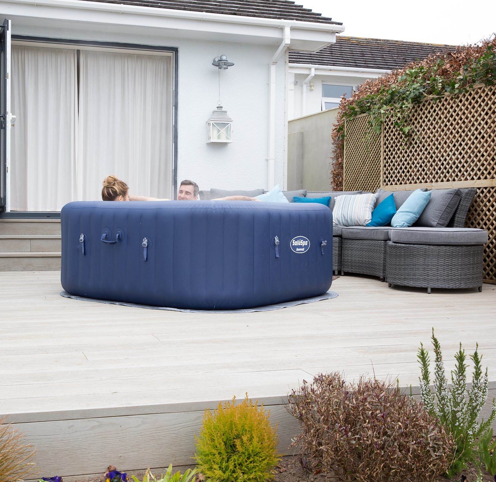 Bestway SaluSpa Hawaii AirJet 6-Person Inflatable Round Spa Hot Tub ...