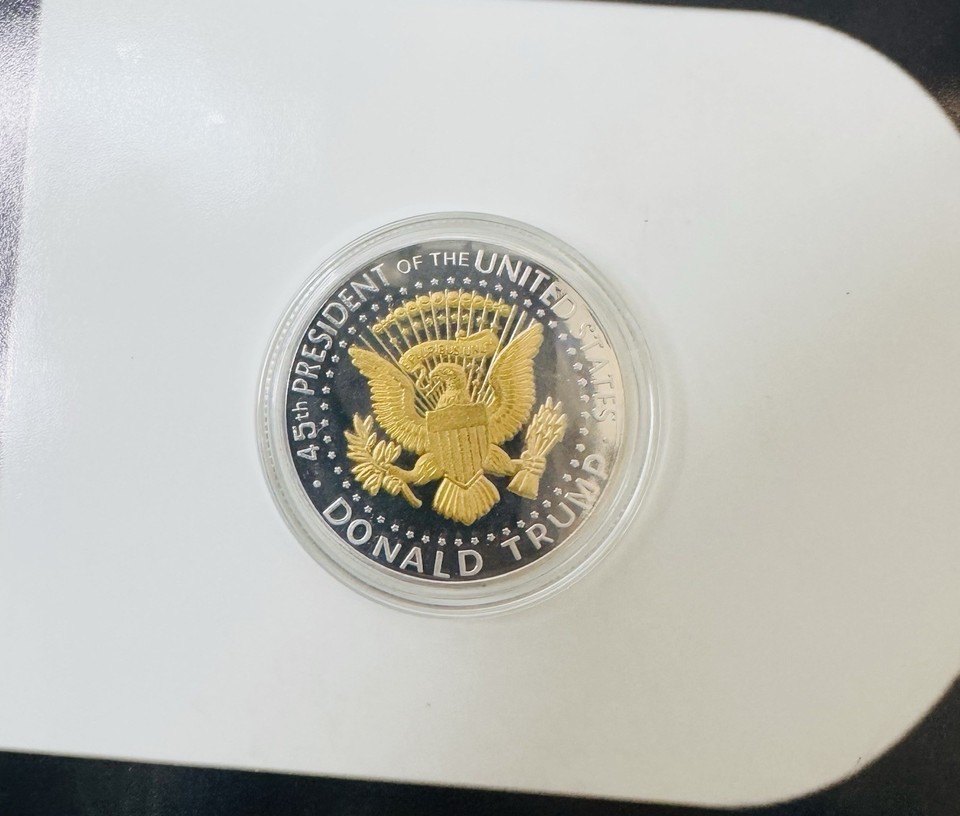 DONALD TRUMP COMMEMORATIVE 2020 , SILVER GOLD PLATED COIN “KEEP AMERICA ...