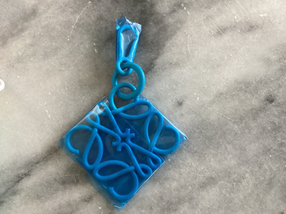 100% Authentic Loewe logo keychain in the color Canyon | eBay