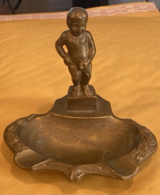 Brass / bronze MCM Mid Century Modern Paperweight Ashtray Boy Peeing in ...