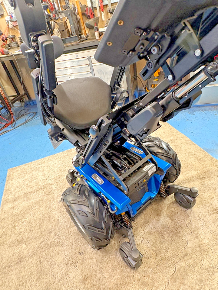 Quantum Q6 Edge 3 MONSTER OFF ROAD CHAIR W/TRACTOR TIRE (VIDEO) FAST 7. ...