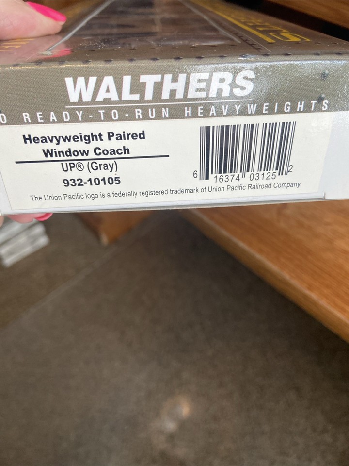 HO Walthers 932-10105 Union Pacific (Gray) Paired Window Coach | eBay