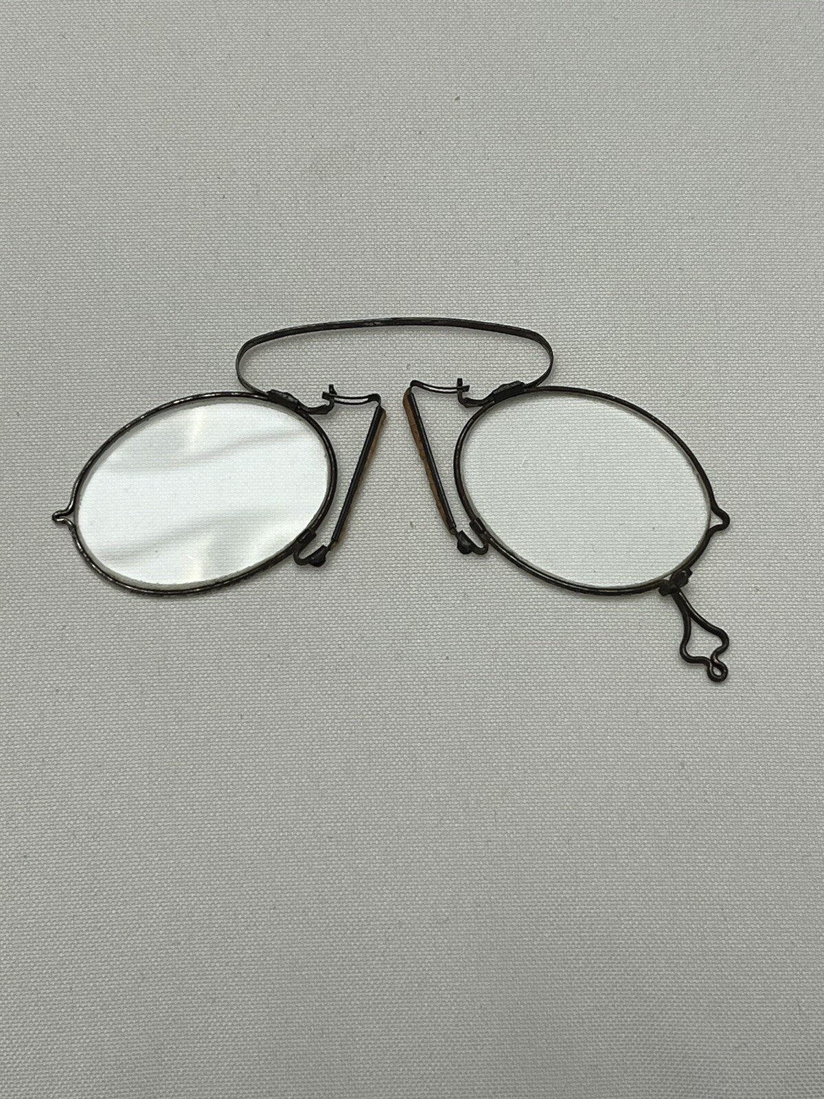 Antique pince nez eye - Gem