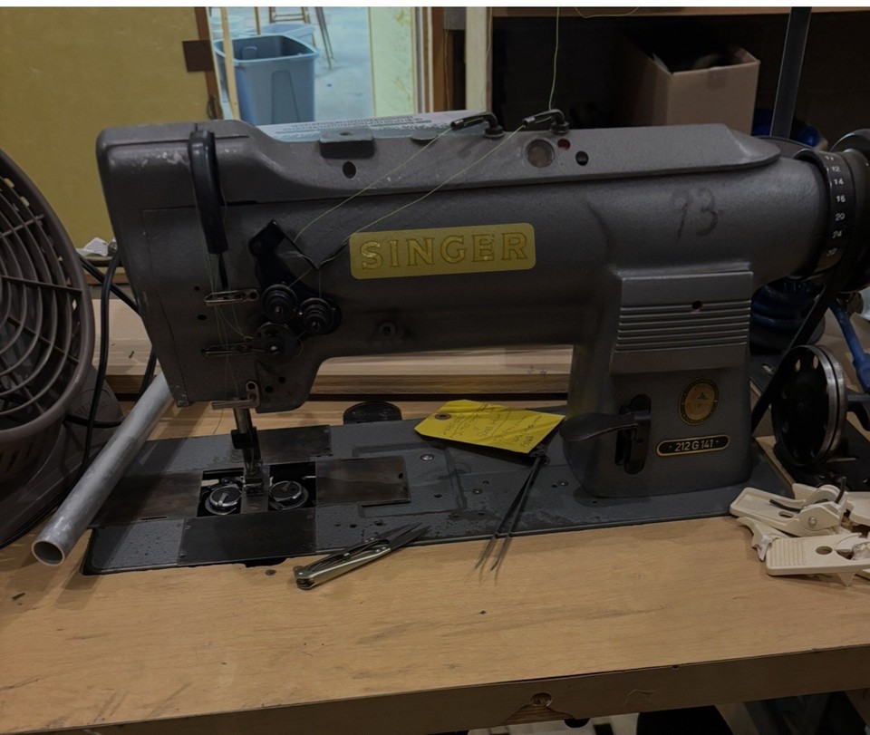 Singer Twin Double Needle Industrial Sewing Machine 212 G 141 *Works ...