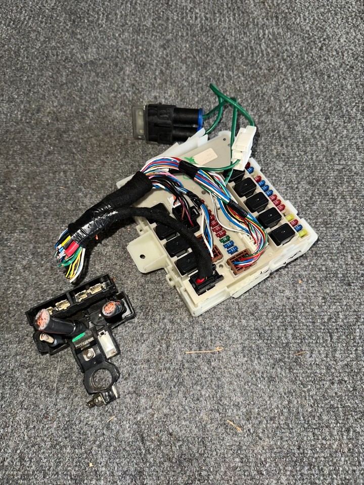 2005 Nissan Armada IPDM with Battery terminal fuse block | eBay