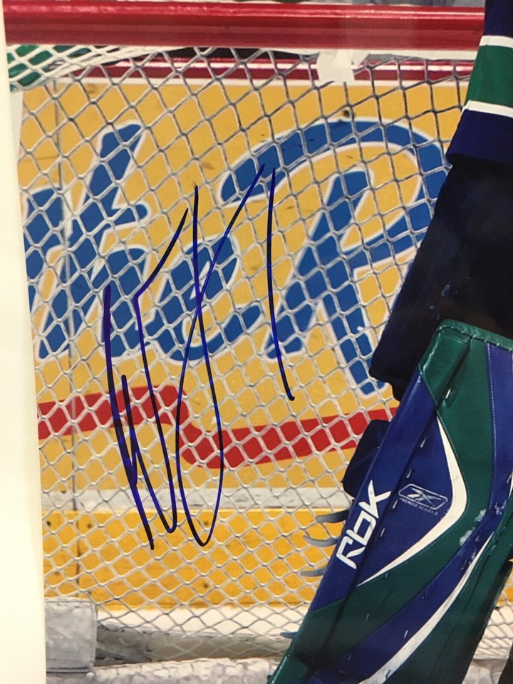 VANCOUVER CANUCKS ROBERTO LUONGO signed Autographed 12x18 photo W/COA ...