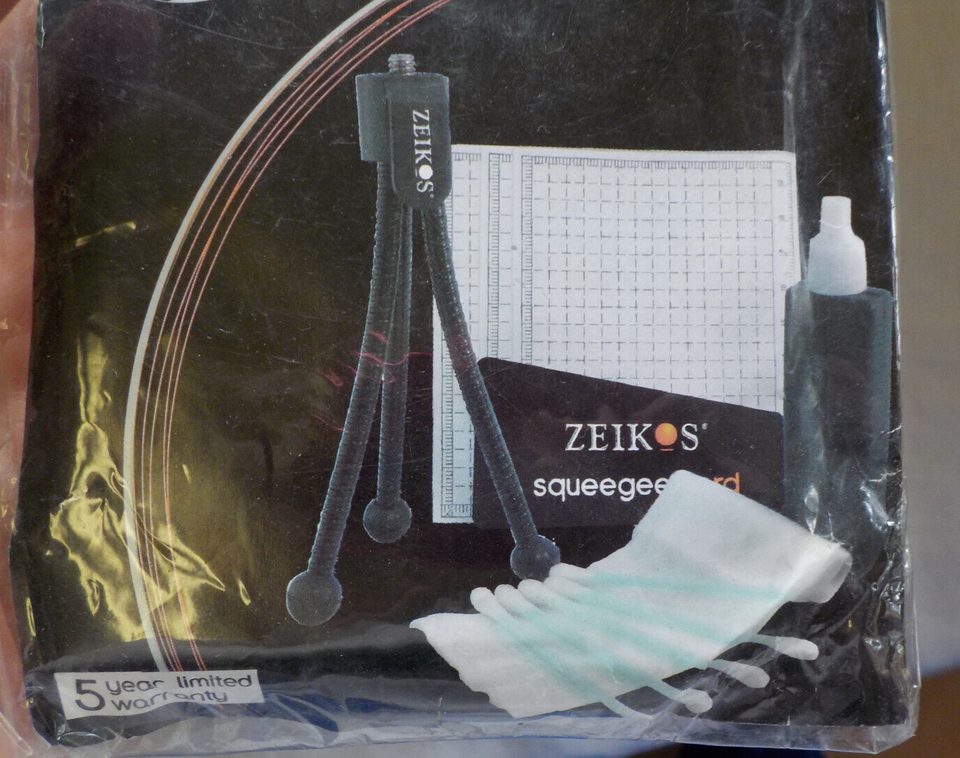 Zeikos Deluxe Camera Starter Kit ZE-SG26K NIP 12-in-1 Kit Mini Tabletop ...