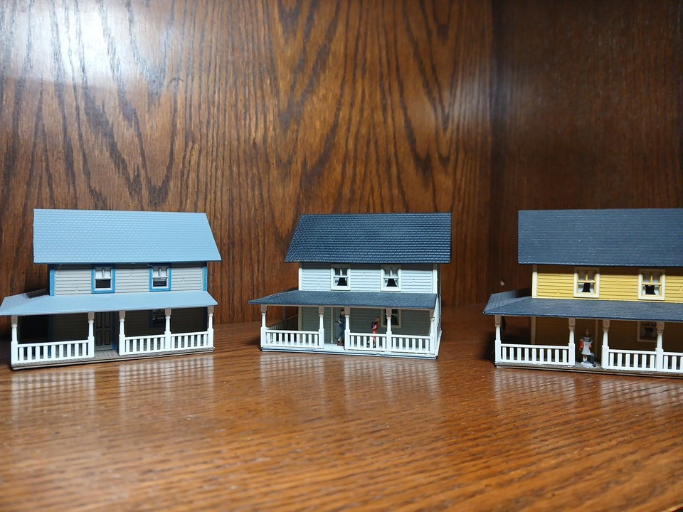 HO-Scale Model Buildings With People Fully Assembled And Painted Lot Of ...