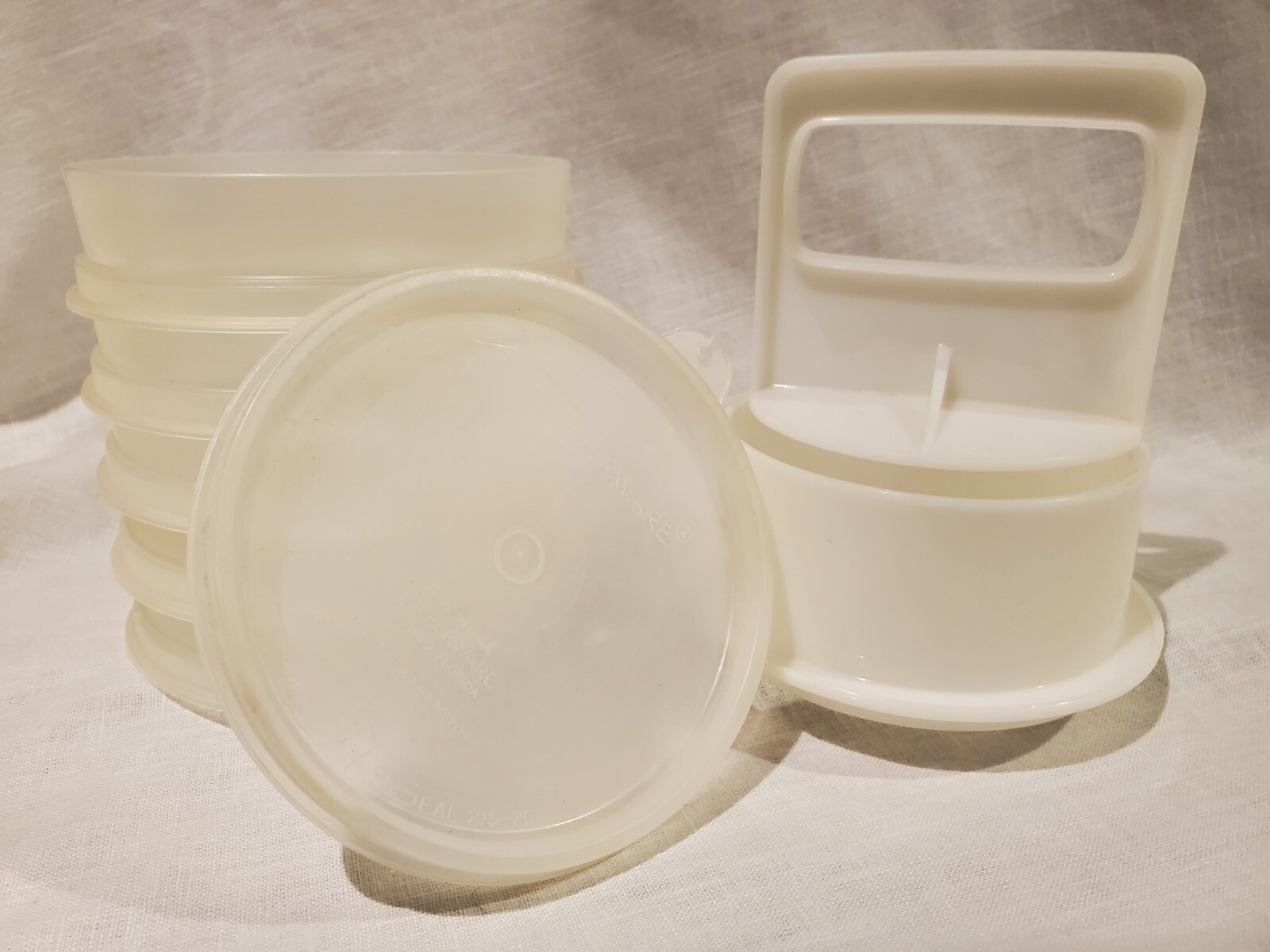 Vintage Tupperware Hamburger Patty Press 5 Keepers 1 Lid & Patty Maker ...
