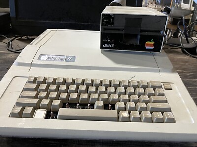 Vintage Apple IIe A2s2064 Desktop Computer + Disk II Floppy Drive | eBay