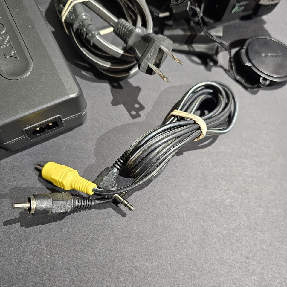 Sony Video Hi 8 Handycam CCD-TRV58 Video Camera Camcorder w ...