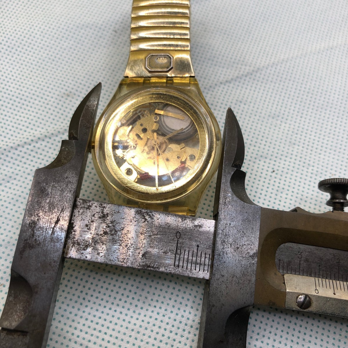 Antique Gold Color Swatch