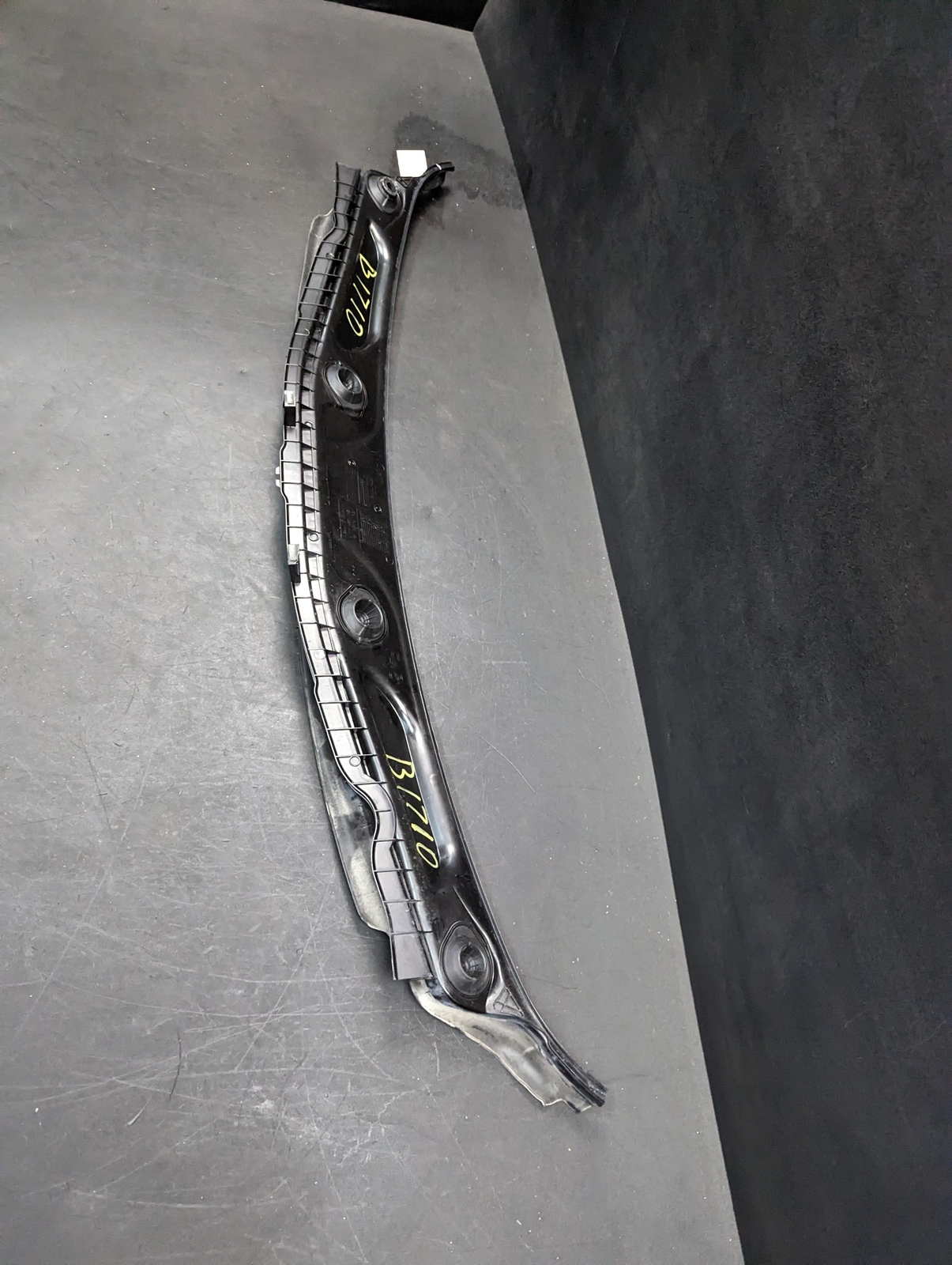 Cowl Vent Grille Panel 2018 BMW X1 51717350591 2016 2017 2019 2020 2021 ...