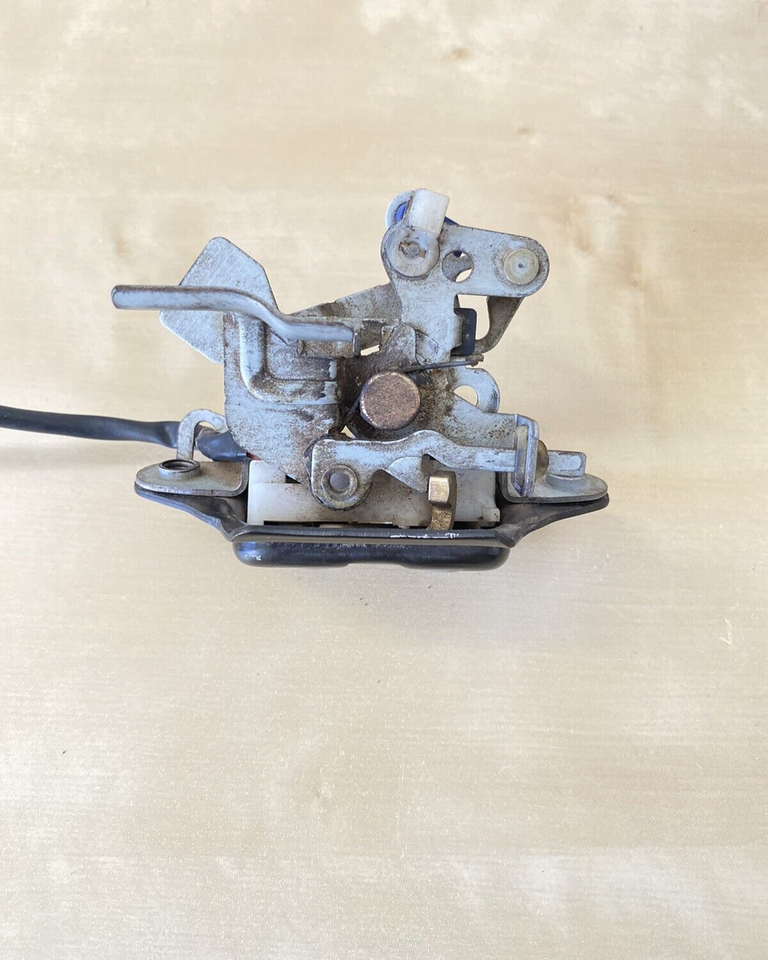 97-04 Nissan Pathfinder SUV Rear Trunk Latch Tail Gate Lock 01-03 ...