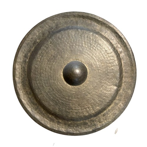 Große Hand-Hammered Messing Nippel Gong Südost Asiatisch 76.2cm Breit ...